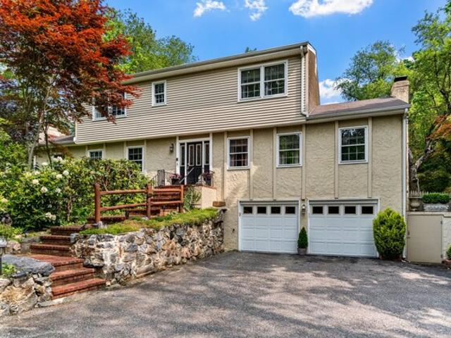 Blue Ridge Dr, Stamford, Home For Sale