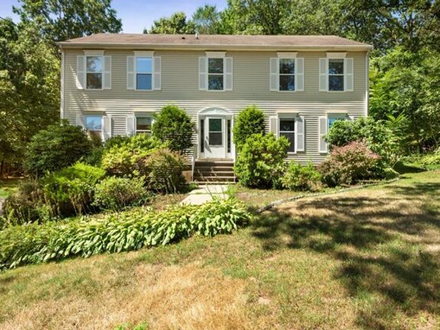 Blue Ridge Ln, North Haven, Home For Sale