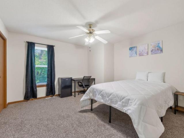 Blue Springs 5BR Duplex | 3 Private Baths