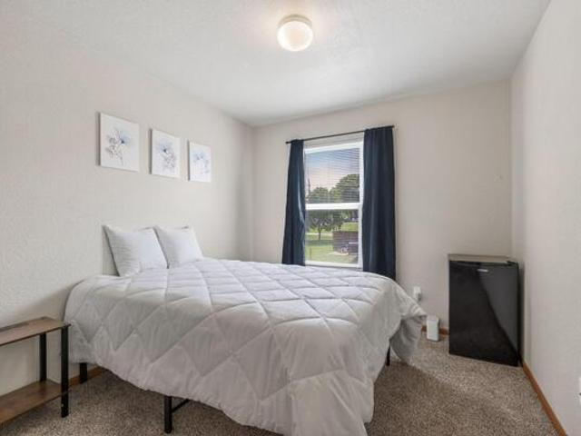 Blue Springs 5BR Duplex | 3 Private Baths | Quiet Cul de Sac Living