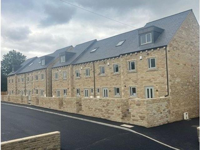 Bluebell Close, Brighouse HD6, 4 bed end terrace house to rent, £1,450 pcm | PrimeLocation