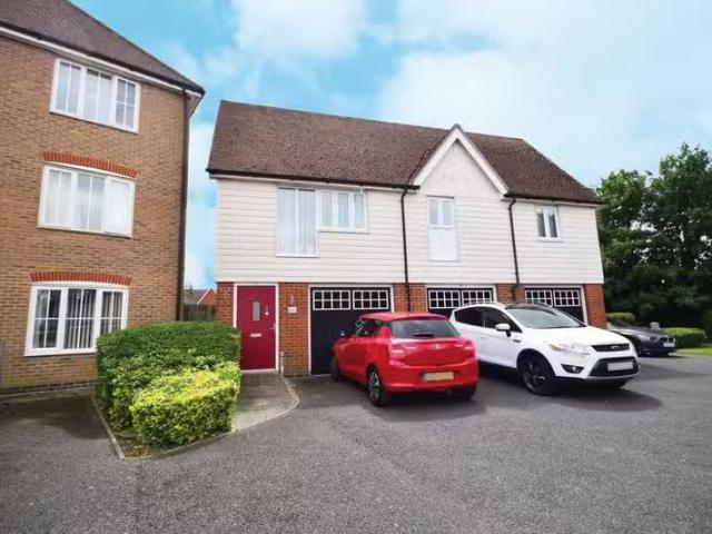 Bluebell Drive Sittingbourne ME10 2 bed apartment to rent £1.