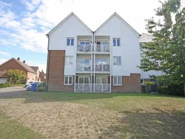 Bluebell Drive, Sittingbourne 2 bed apartment to rent £1,200.