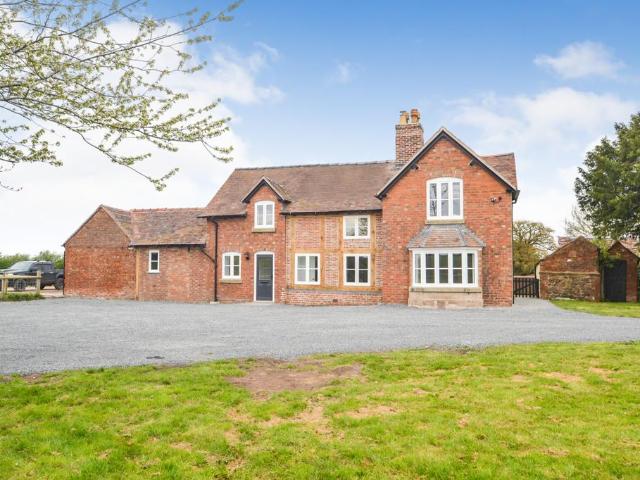 Bluebell House, Telford 4 bed detached house to rent £2,300 pcm £531 pw