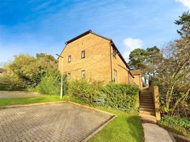 Bluebell Rise, Lightwater, Surrey, GU18 5YN