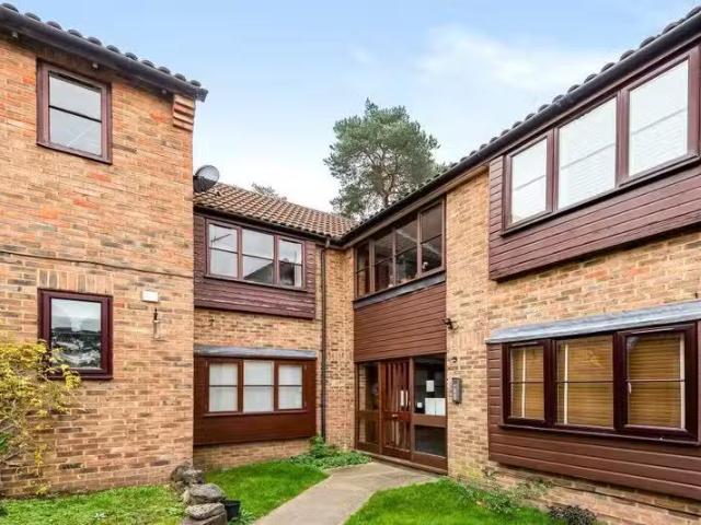 Bluebell Rise, Lightwater, Surrey, GU18 5YN