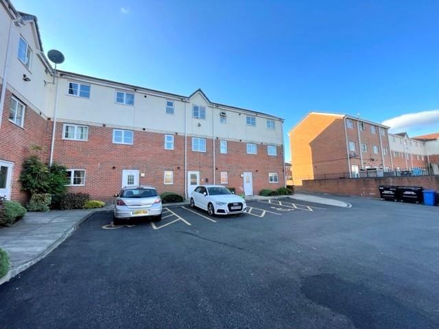 Blueberry Avenue, New Moston M40, 2 bed flat to rent, £1,100 pcm | PrimeLocation