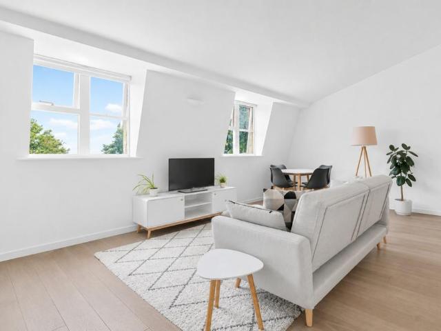 Bluegate Mews, 228 Cable Street. 2 bed flat to rent £2,450 pcm £565 pw