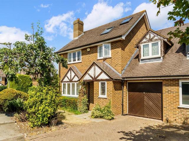 Bluegates, Epsom KT17 4 bed semi detached house to rent £3,000 pcm £692 pw