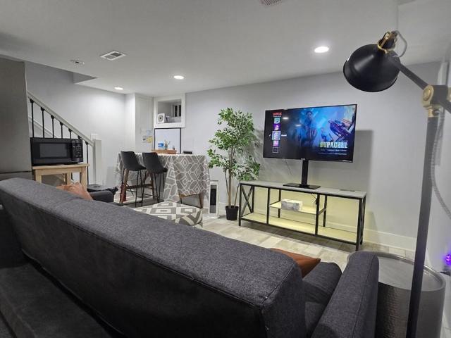 Blueground Washington DC 1 Bedroom Apartment for Rent at 2400 M St Nw #1588310P, Washington, DC 20037 Foggy Bottom GWU West End