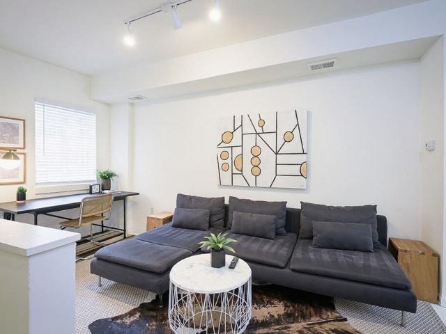 Blueground Washington DC 2 Bedroom Apartment for Rent at 1503 Vermont Ave Nw #1512336P, Washington, DC 20005 Logan Circle Shaw