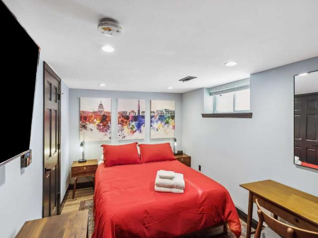 Blueground Washington DC 2 Bedroom Apartment for Rent at 1503 Vermont Ave Nw #1018321P, Washington, DC 20005 Logan Circle Shaw
