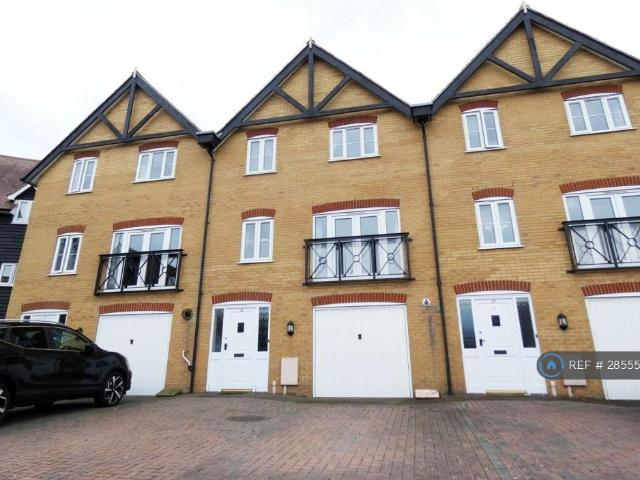 Bluefield Mews, Whitstable, CT5 4 bed terraced house to rent £1,900 pcm £438 pw