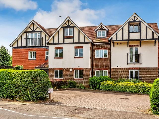 Bluehouse Lane, Oxted, Surrey RH8, 2 bed flat to rent, £1,800 pcm | PrimeLocation