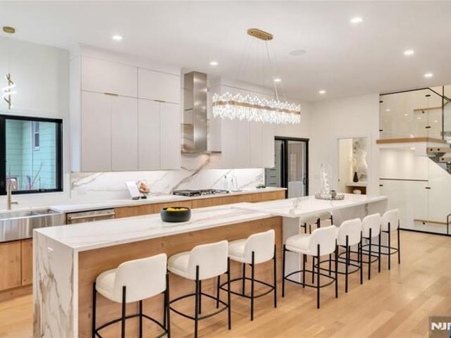 Bluff Rd, Fort Lee, Home For Sale