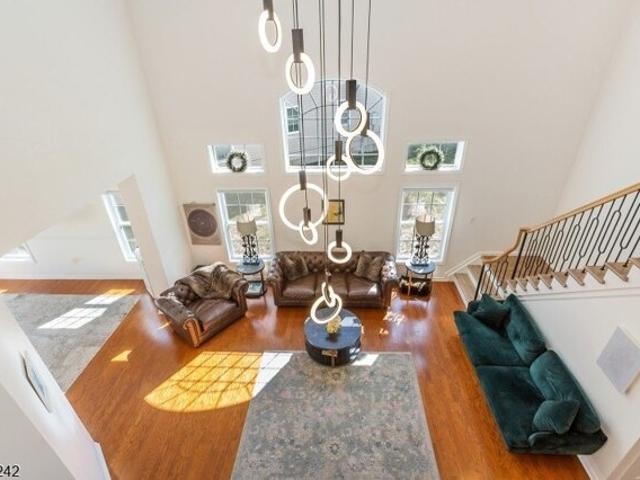 Bluffs Ct, Hamburg, Home For Sale