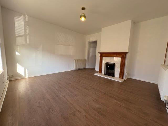 Blumfield Crescent, Slough SL1, 4 bed semi detached house to rent, £2,800 pcm | PrimeLocation
