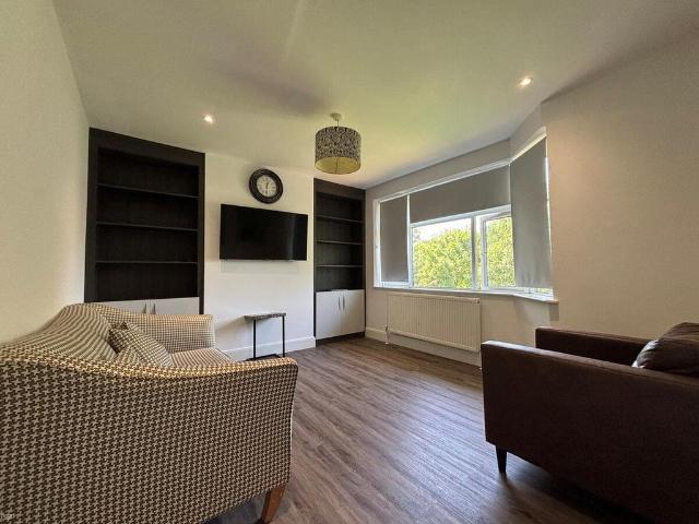 Blundell Road, Edgware 2 bed apartment to rent £1,750 pcm £404 pw