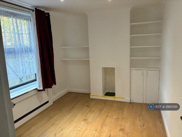 Blundell Road, Edgware, HA8 3 bed terraced house to rent £2,350 pcm £542 pw