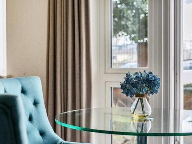 Blundellsands Classic, Merseyside, 2 Bedroom Retirement