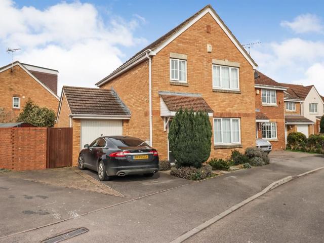 Blunden Drive, Slough SL3, 3 bed detached house to rent, £2,500 pcm | PrimeLocation