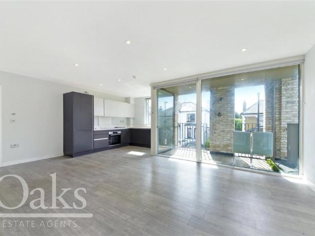 Blunt Road, South Croydon 2 bed apartment to rent £1,750 pcm £404 pw