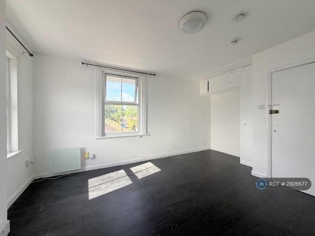 Blunt Road, South Croydon, CR2 Studio to rent £1,150 pcm £265 pw