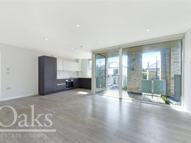 Blunt Road, South Croydon CR2, 2 bed flat to rent, £1,750 pcm | PrimeLocation