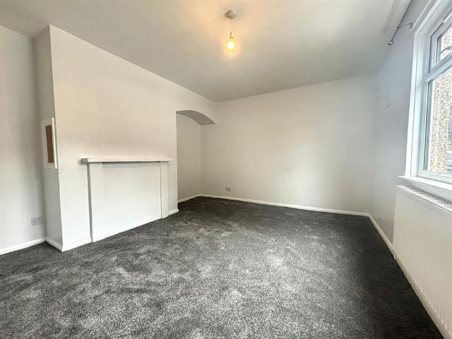 Blunts Avenue, Sipson, West Drayton, UB7