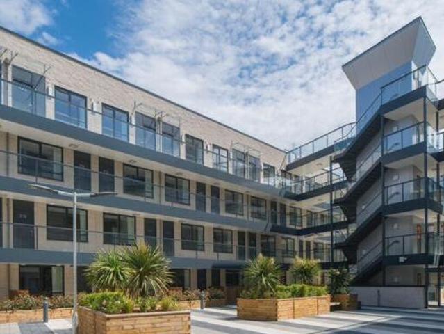 Blyth Road, Hayes, 2 Bedroom Flat