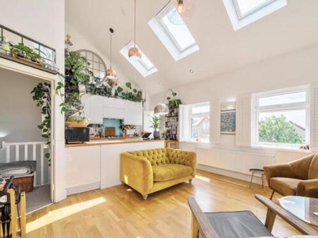 Blythe Hill, London, 2 Bedroom Flat
