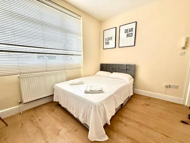 Blythe Road, London W14, Studio to rent, £1,300 pcm | PrimeLocation