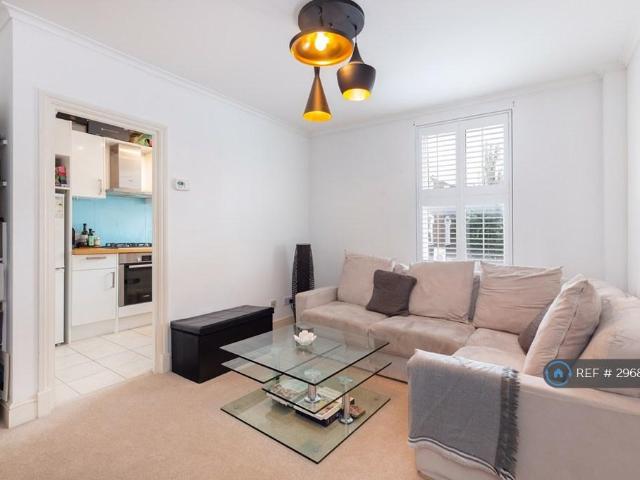 Blythe Road, London, W14 1 bed flat to rent £2,100 pcm £485 pw