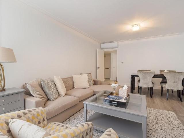 Blythe Road, London W14 1 bed flat to rent £2,999 pcm £692 pw