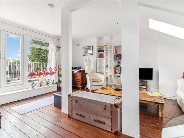 Blythe Road, London W14 2 bed flat to rent £2,950 pcm £681 pw