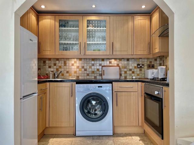 Blythe Road, London W14, 3 bed flat to rent, £2,700 pcm | PrimeLocation