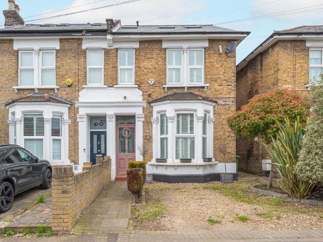 Blythe Vale, Catford, London, SE6 5 bed semi detached house to rent £5,000 pcm £1,154 pw