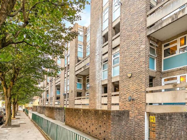 Blythendale House, Mansford Street. Studio to rent £1,550 pcm £358 pw