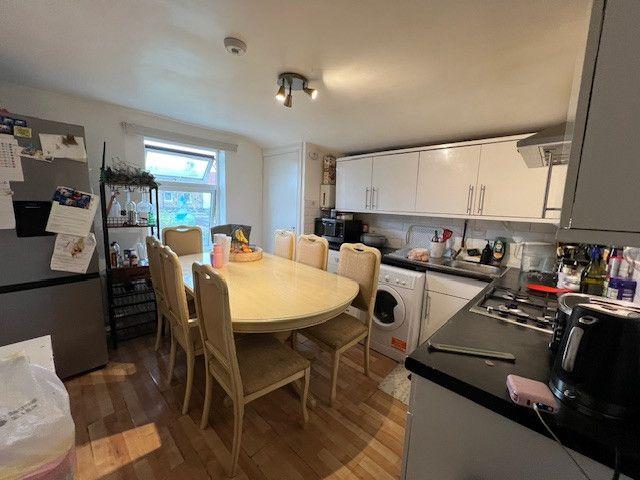 Blythswood Road, Ilford, Essex IG3, 2 bed flat to rent, £1,650 pcm | PrimeLocation