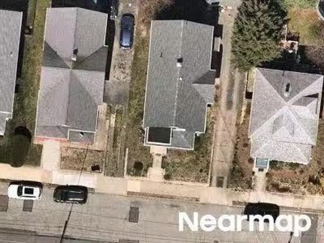 Blydenburg Ave