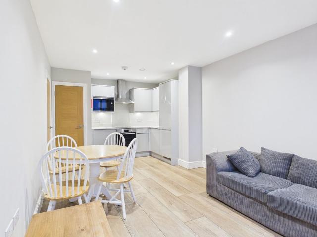Bmw House, Petersfield Avenue, Slough, Berkshire SL2, 1 bed flat to rent, £1,350 pcm | PrimeLocation