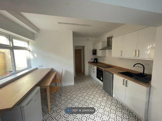 Broughton, Salford M7, Room to rent, £595 pcm | PrimeLocation