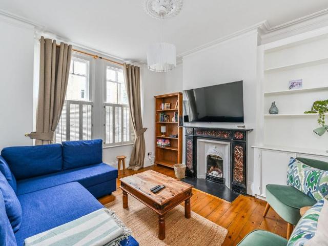 Broughton Street, Diamond. 2 bed flat to rent £2,800 pcm £646 pw
