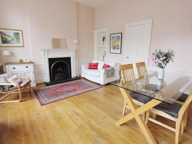 Broughton Place, Edinburgh EH1 2 bed flat to rent £1,645 pcm £380 pw