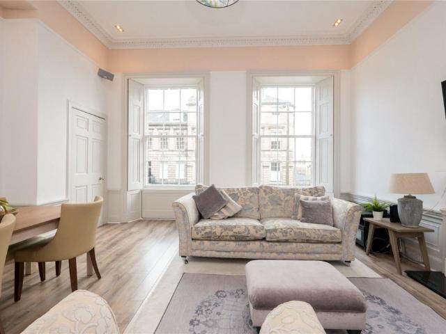 Broughton Place, Edinburgh, EH1 2 bed flat to rent £2,300 pcm £531 pw