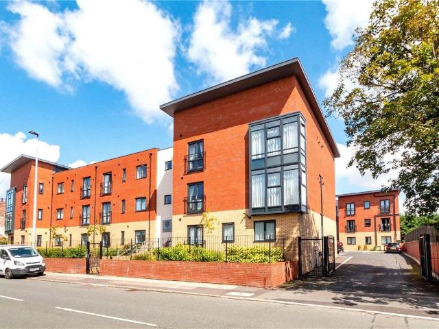 Broughton Place, Salford M7, 2 bed flat to rent, £1,000 pcm | PrimeLocation