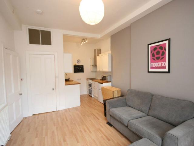 Broughton Road, Canonmills, Edinburgh EH7, 1 bed flat to rent, £1,200 pcm | PrimeLocation
