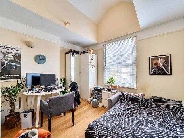 Broughton Road, Ealing, London W13, Maisonette to rent, £1,300 pcm | PrimeLocation
