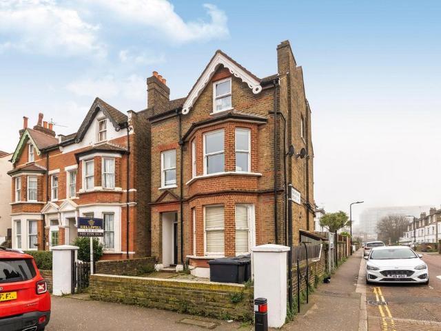 Broughton Road, Ealing, W13 1 bed ground floor flat to rent £1,700 pcm £392 pw