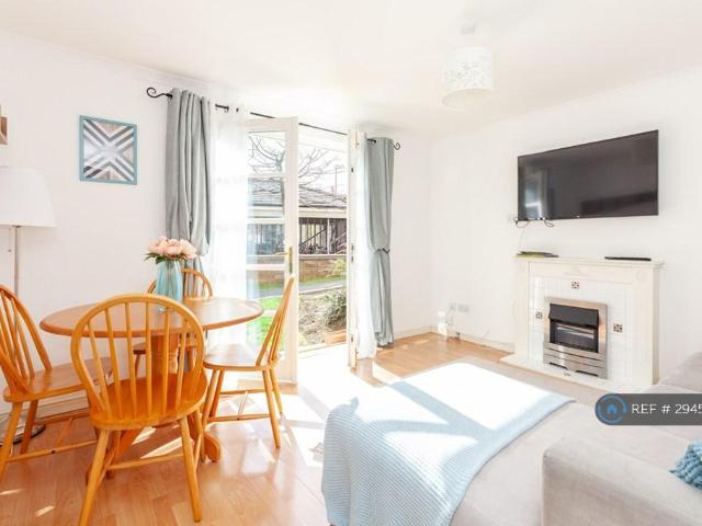 Broughton Road, Edinburgh, EH7 2 bed flat to rent £1,650 pcm £381 pw